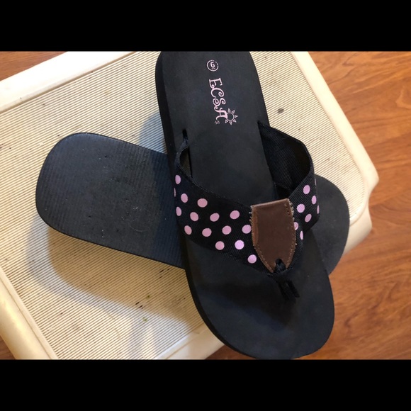 Ecsa | Shoes | Sandals Flip Flop Black With Pink Poka Dot Ecsa Brand ...